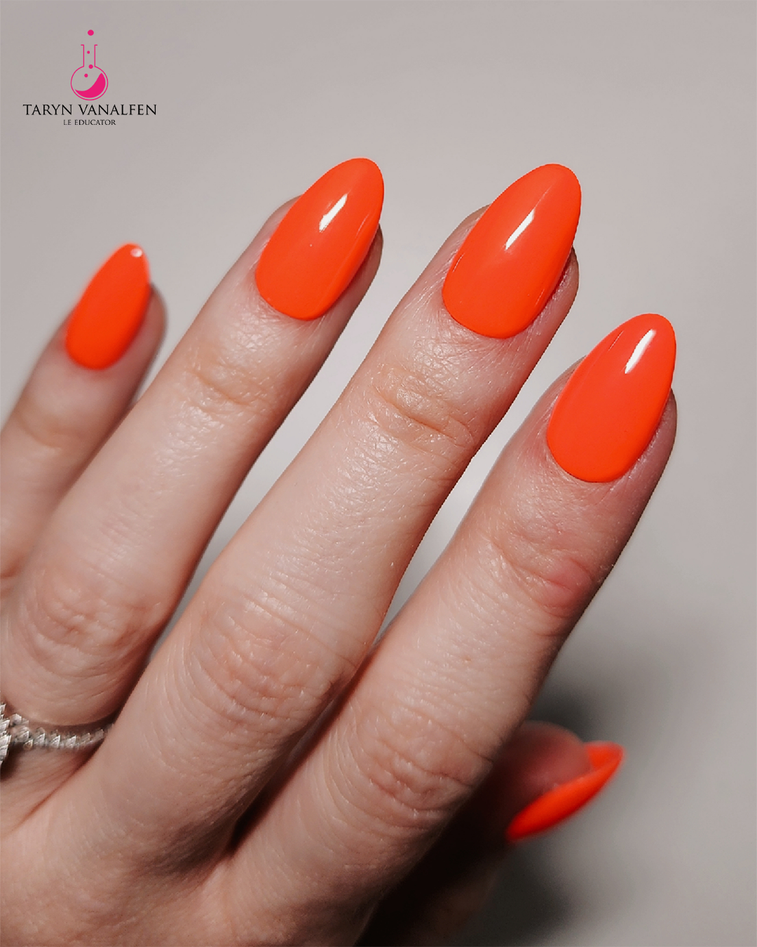 P Trippy Gel Polish 10 Ml — Light Elegance